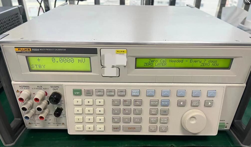 Fluke 5522A Multifunction Calibrator - 10 MHz, RS-232